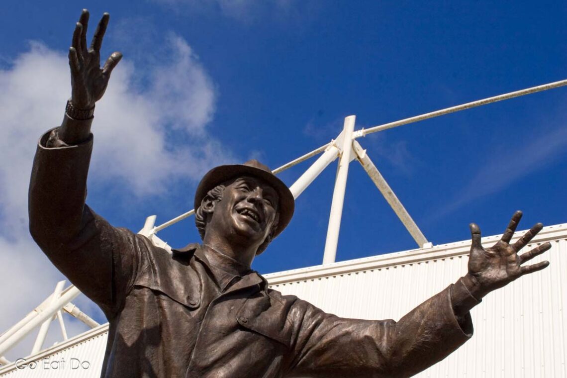 Statue of Bob Stokoe, who managed Sunderland to victory in the 1973 FA ...