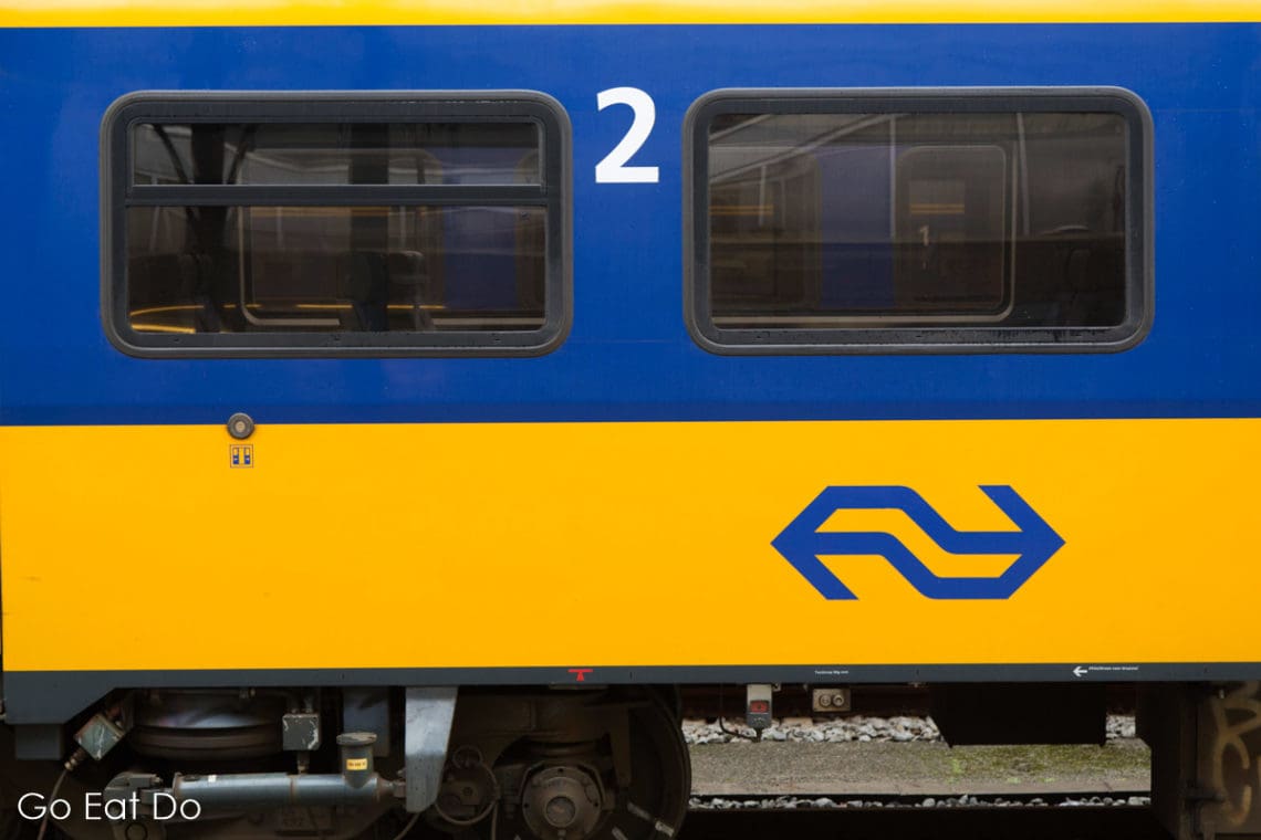 Train in the blue and yellow livery of the Nederlandse Spoorwegen ...