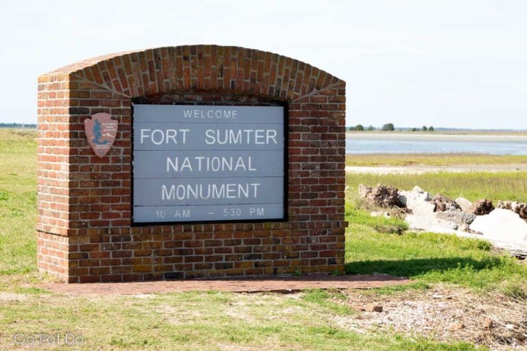 The National Parks Service logo on welcome sign to Fort Sumter National ...